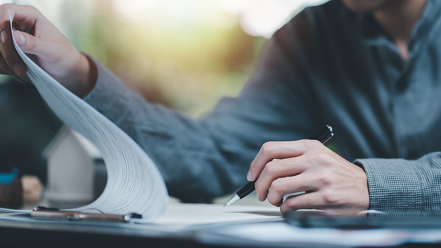 5 Essential Tips for Choosing the Perfect Insurance Broker - QuoteSearcher